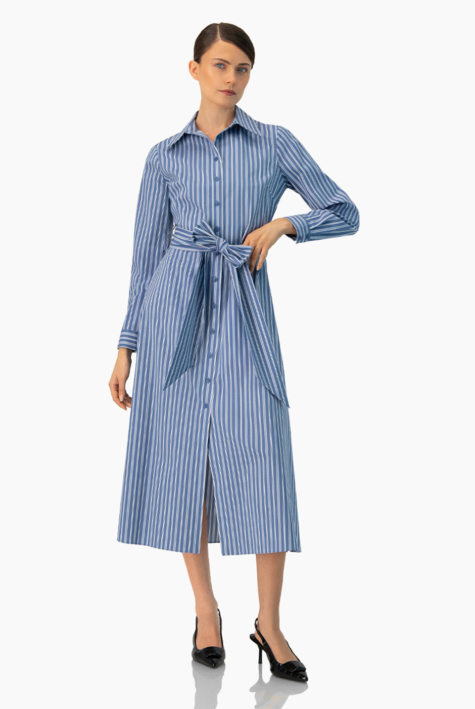 Vestido Largo Rayado con Cinta Azul - Elegancia y Estilo