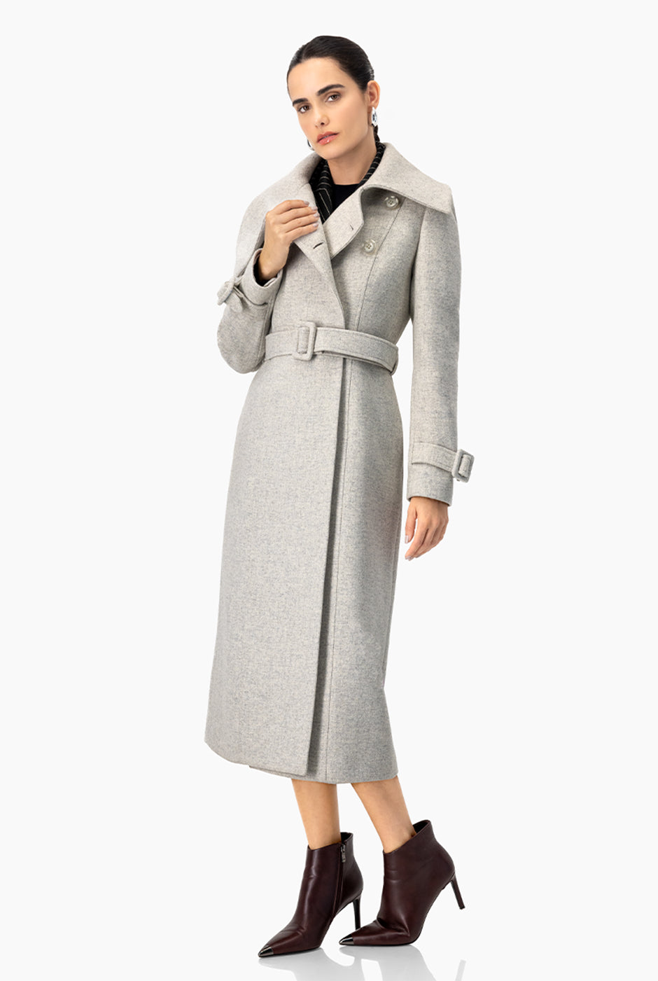 Abrigo Cruzado Gris con Cinturón - Elegancia y Estilo