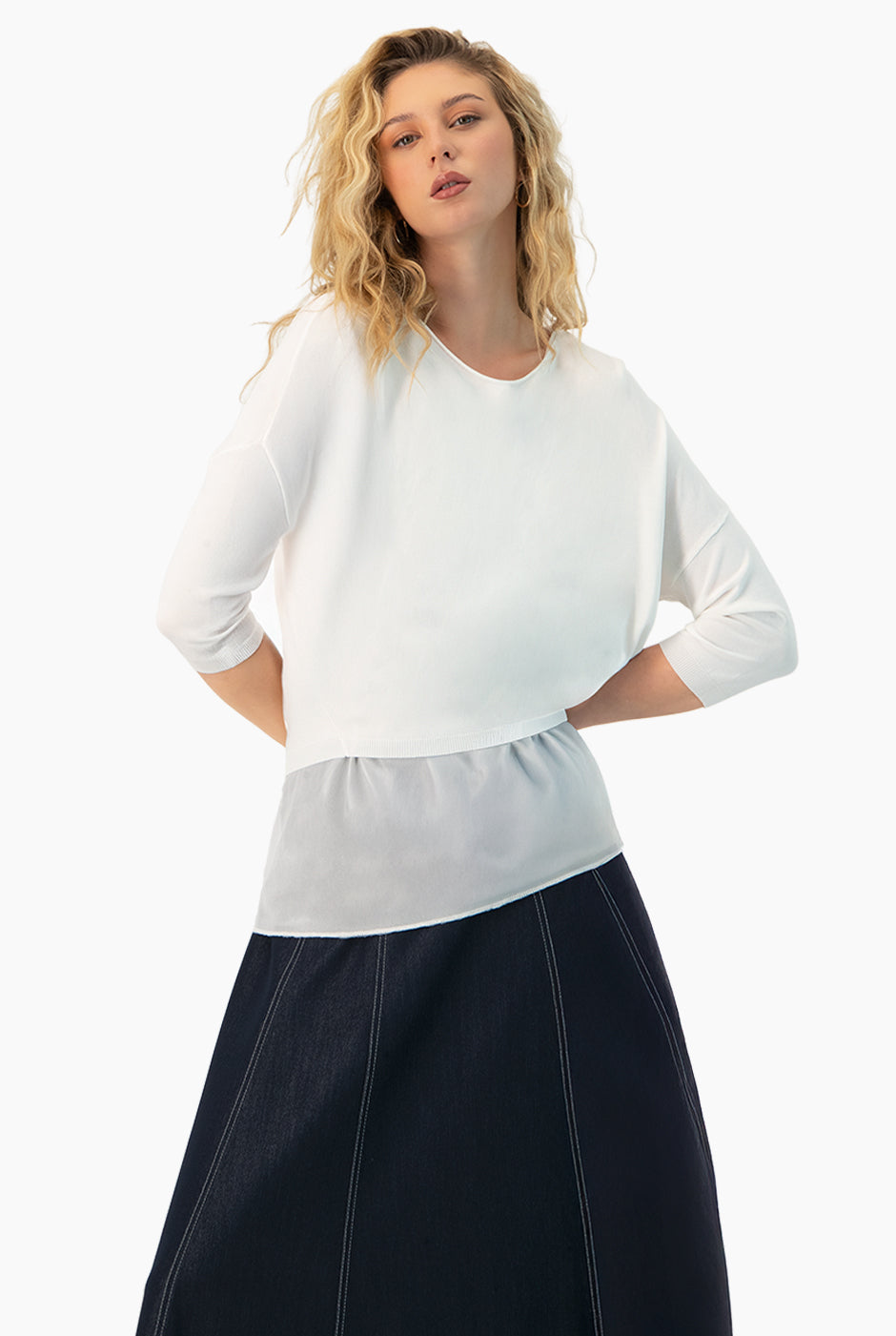 Pullover Ligero Tail-hem - Elegancia en Blanco
